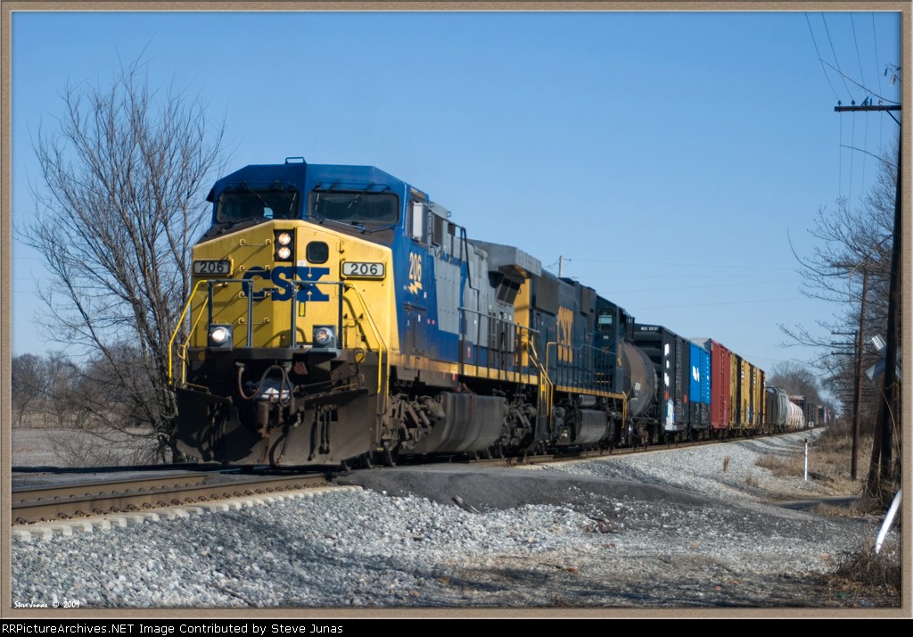 CSX 206,4513 Q275 heads south